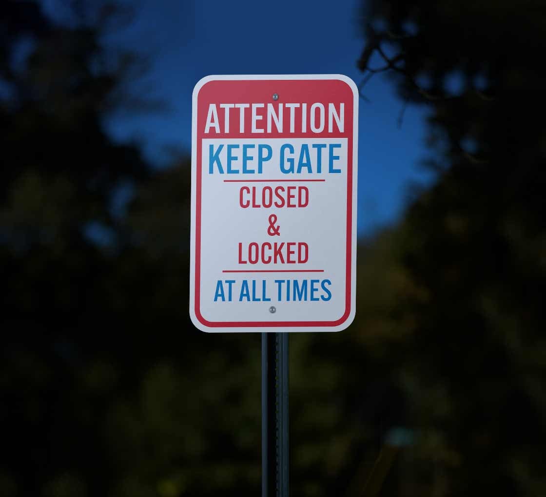 Keep Gate Closed & Locked Aluminum Sign (Reflective)