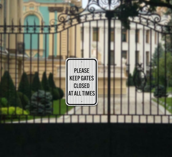 Please Keep Gates Closed At All Times Decal (EGR Reflective)